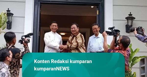 Diiringi 6 Mobil Dinas, Prabowo Sambangi Kediaman Wiranto | kumparan.com Diiringi 6 Mobil Dinas, Prabowo Sambangi Kediaman Wiranto | kumparan.com